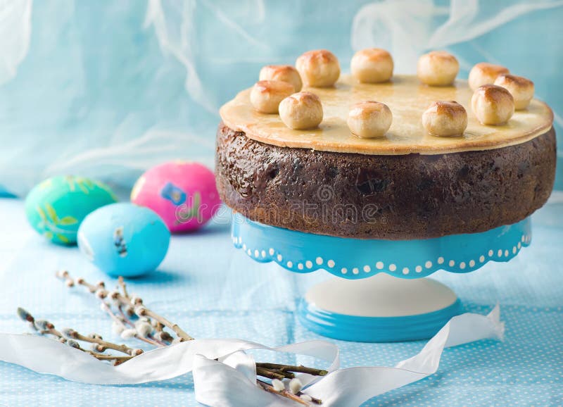Simnel Cake .Traditional English Easter Cake with Marzipan Stock Photo ...