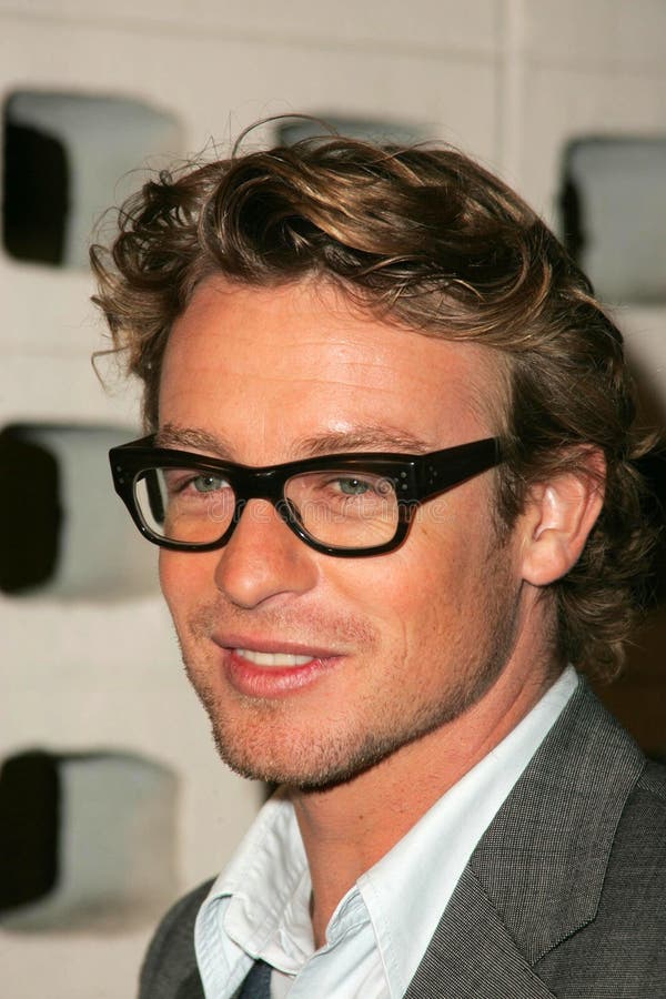 Simon Baker editorial stock image. Image of 012406, cinerama - 32585529