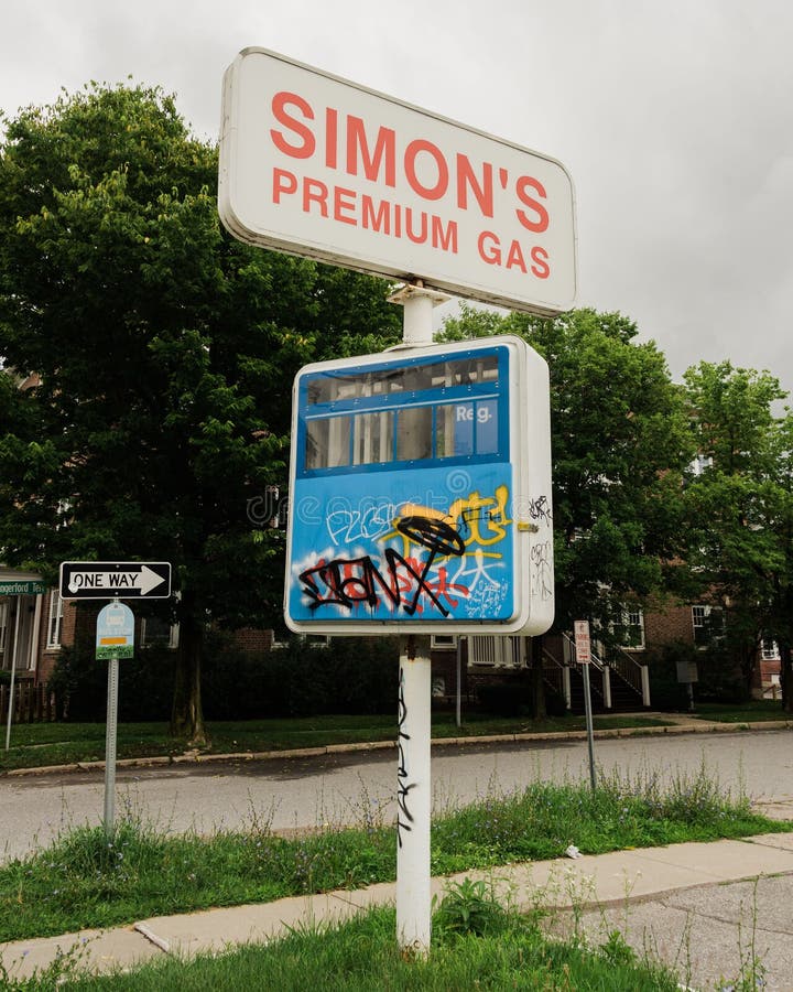 Simons Premium Gas Sign, in Burlington, Vermont Editorial Image - Image ...