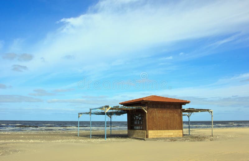 Simple beach wooden cabana stock photo. Image of scene - 37690428