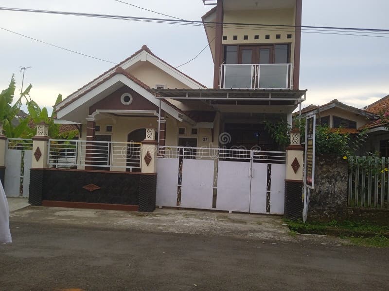 A Simple Brown Terraced House Stock Image - Image of brown, terraced ...