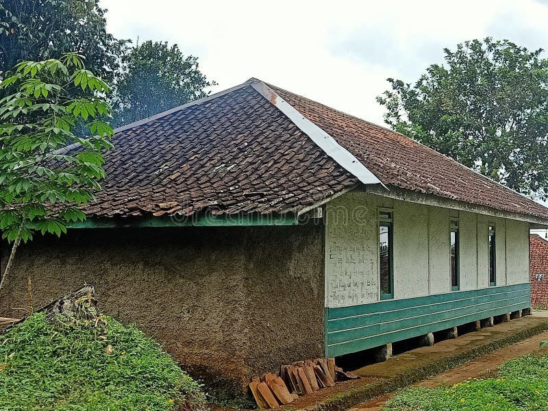 Simple and Comfortable Scandinavian-style Sofa Couch with Soft Cushions ...