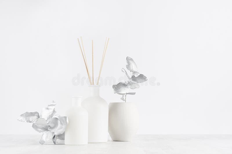 Simple Contemporary White Decorations for Interior - Aromatic White ...