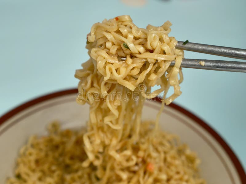 Simple Instant Fried Noodles, Ready To Eat Stock Photo - Image of ...