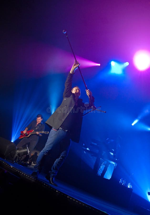 Simple Minds in Concert editorial photography. Image of keyboards ...