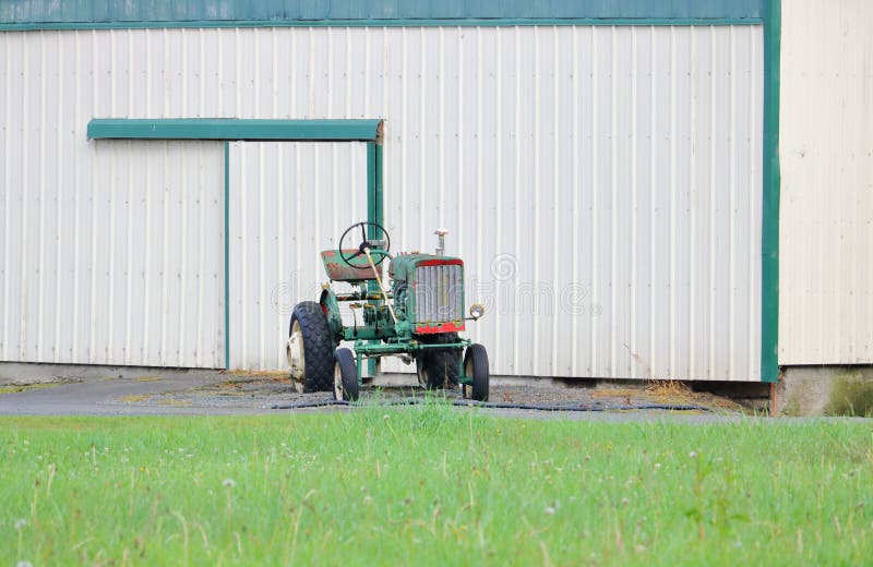 Simple Old Fashioned Tractor Stock Image - Image of simple, green ...