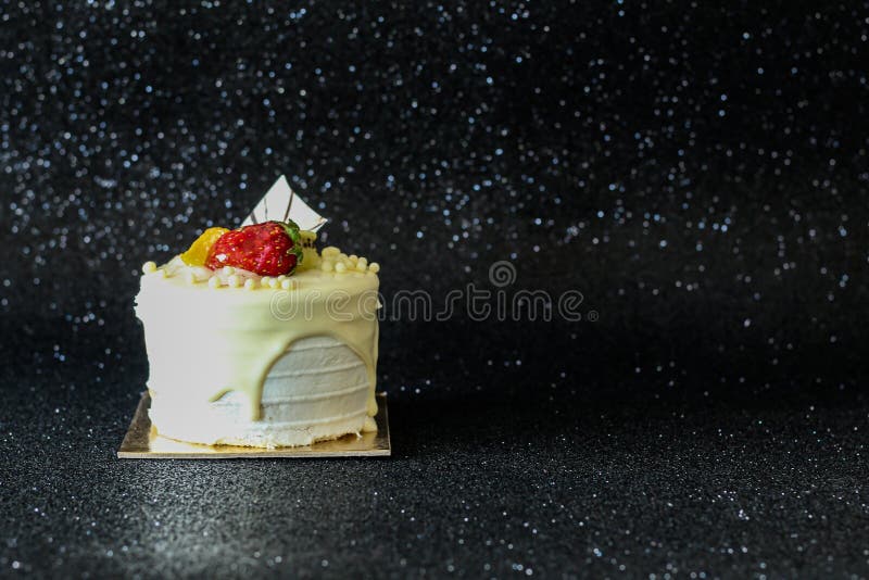 Simple Party Concept: Small Cake, Black Glitter Background, Free Copy ...