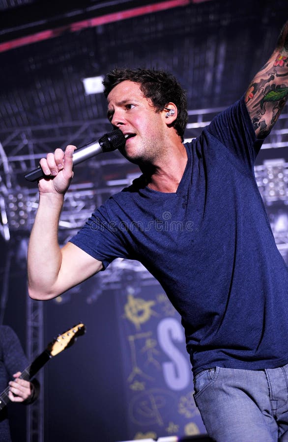 Simple Plan editorial photography. Image of frontman - 23044897