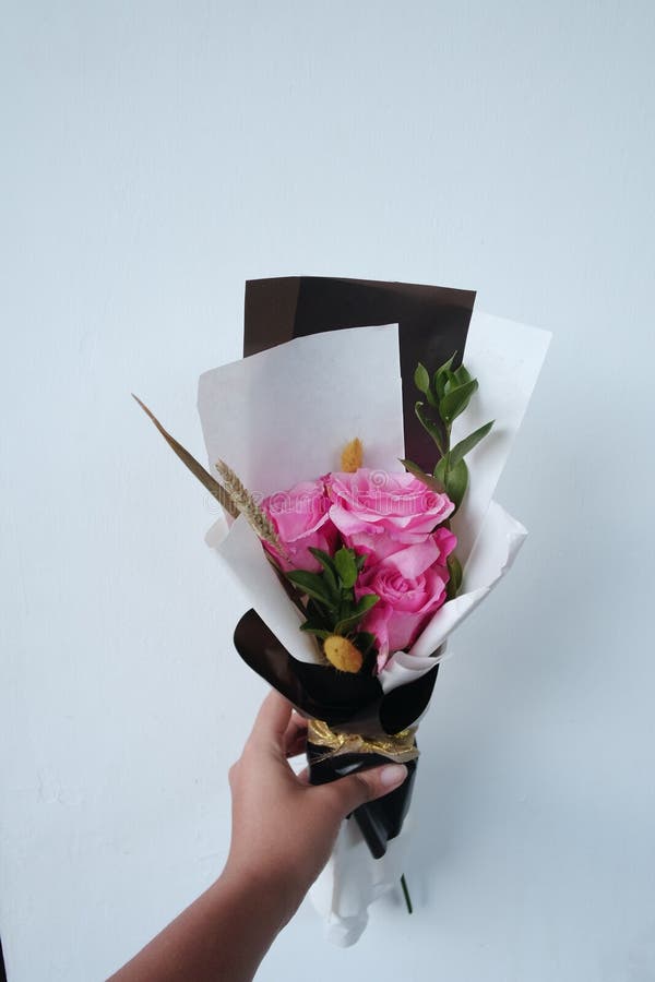 Simple tri roses bouquet stock photo. Image of camera - 268163966