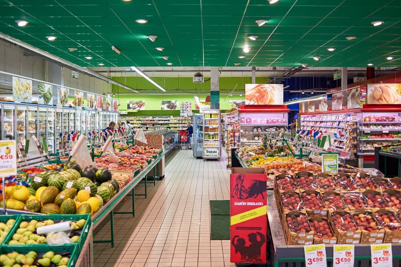 Interior del supermercado foto de archivo. Imagen de departamento ...