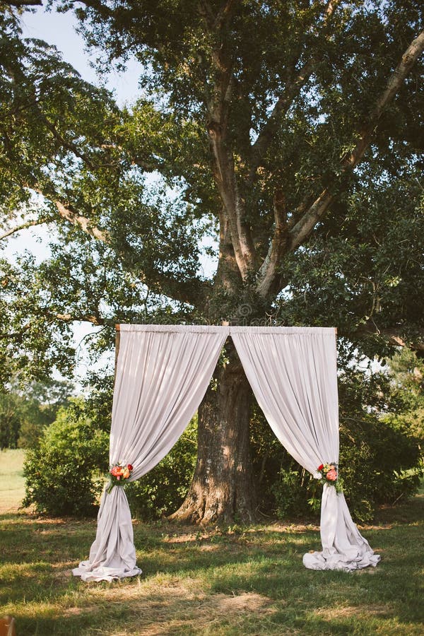 Simplistic Wedding Ceremony Altar Stock Image - Image of ceremony ...