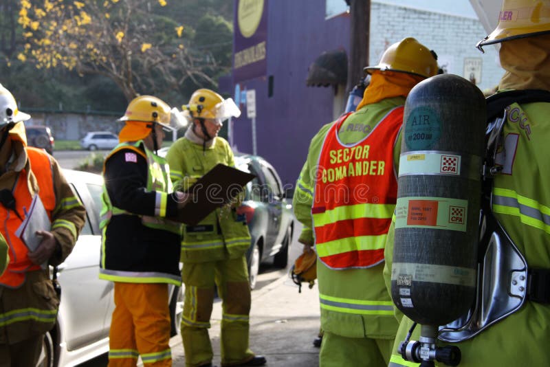 Entrenamiento De Emergencia En Simulacros De Incendio Y Rescate. Imagen ...