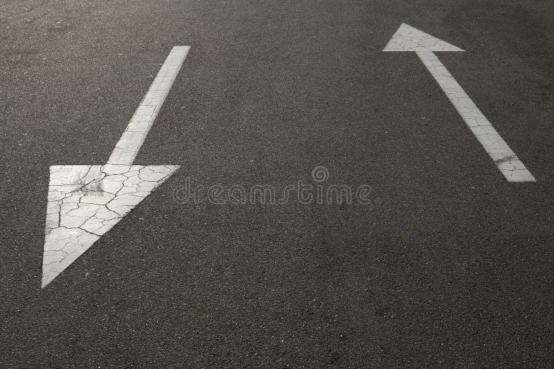 Sinais da seta direcional foto de stock. Imagem de estrada - 50007944