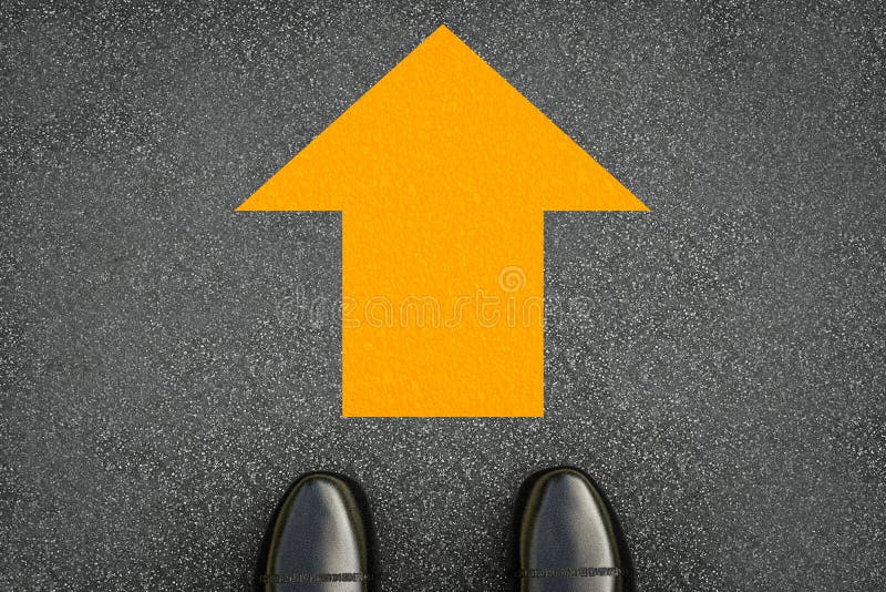 Seta amarela ao Santiago foto de stock. Imagem de lista - 132394992