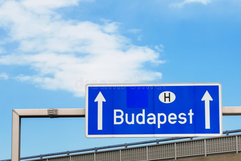 Sinal De Budapest Hungria Na Estrada Foto de Stock - Imagem de ...