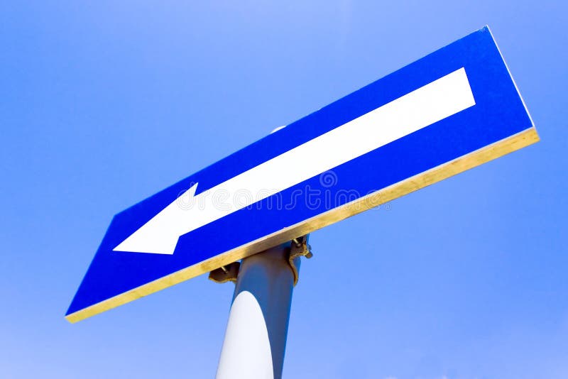 Uma Imagem De Um Sinal De Estrada De Uma Maneira Foto de Stock - Imagem ...