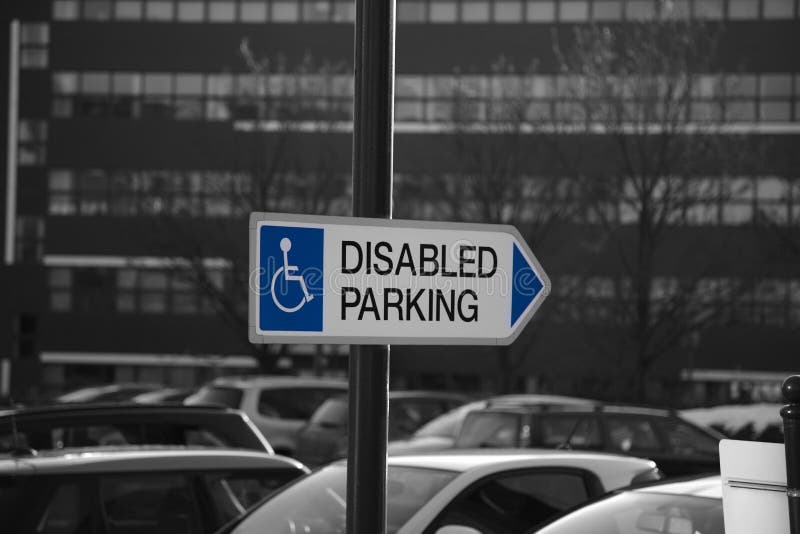 Sinal Deficiente Do Estacionamento Em Um Parque De Estacionamento ...