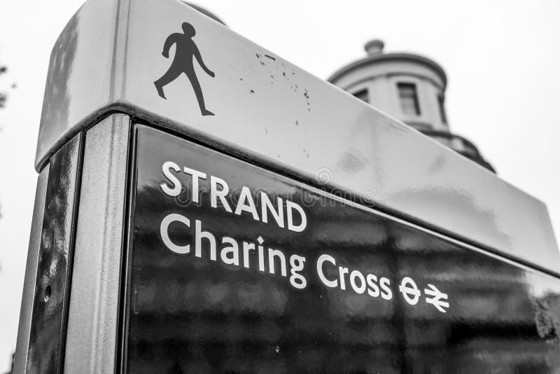 Sinal Na Cruz De Charing E Costa Em Londres Fotografia Editorial ...