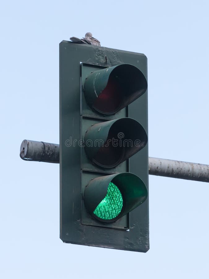 Sinal verde fotografia editorial. Imagem de luzes, estrada - 103754837