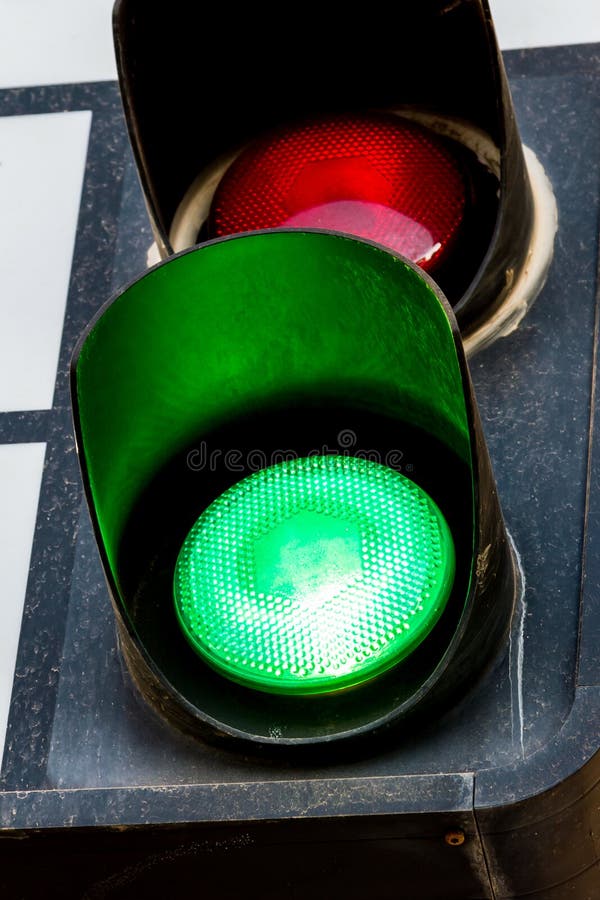 Sinal verde imagem de stock. Imagem de queimadura, cores - 30279003