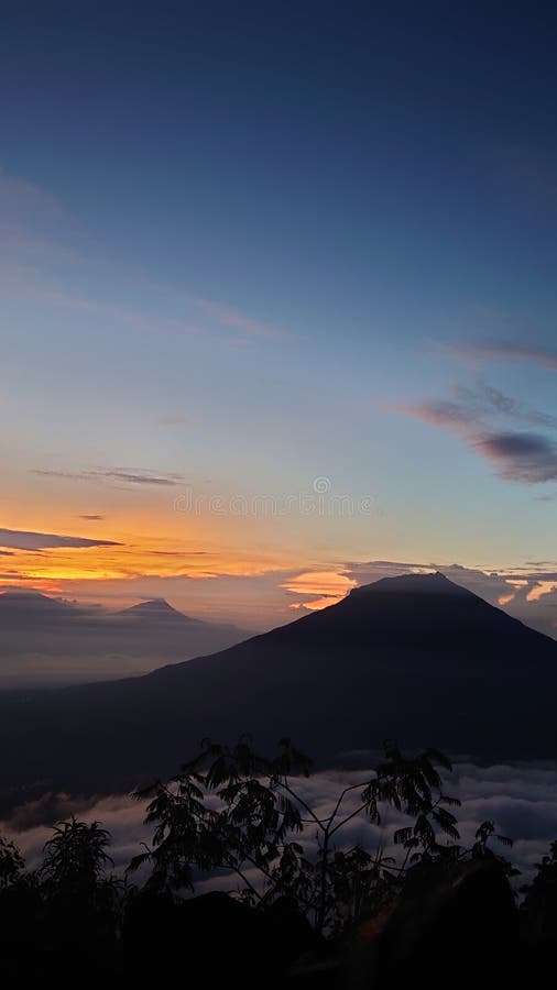 Sindoro Mountain stock photo. Image of blue, line, water - 265423376