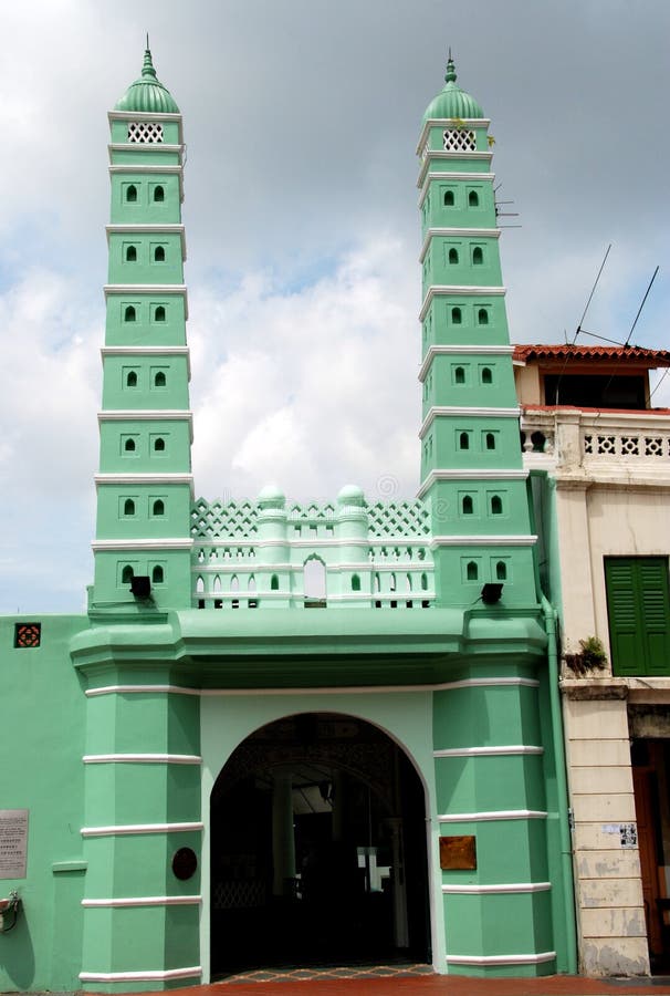 Singapore: 1826 Jamae Chulia Mosque Stock Photo - Image of slender ...