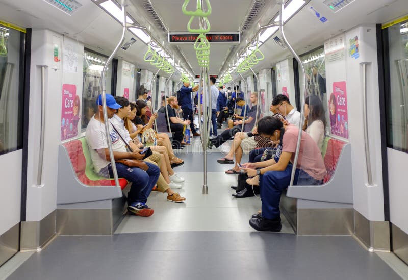 Singapore-13 DEC 2017:Passengers in a Crowded Mass Rapid Transit Subway ...