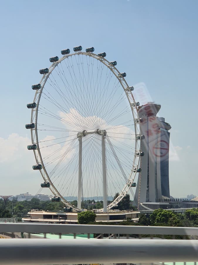 Singapore Ferris Wheel stock image. Image of tower, landmark - 222208575