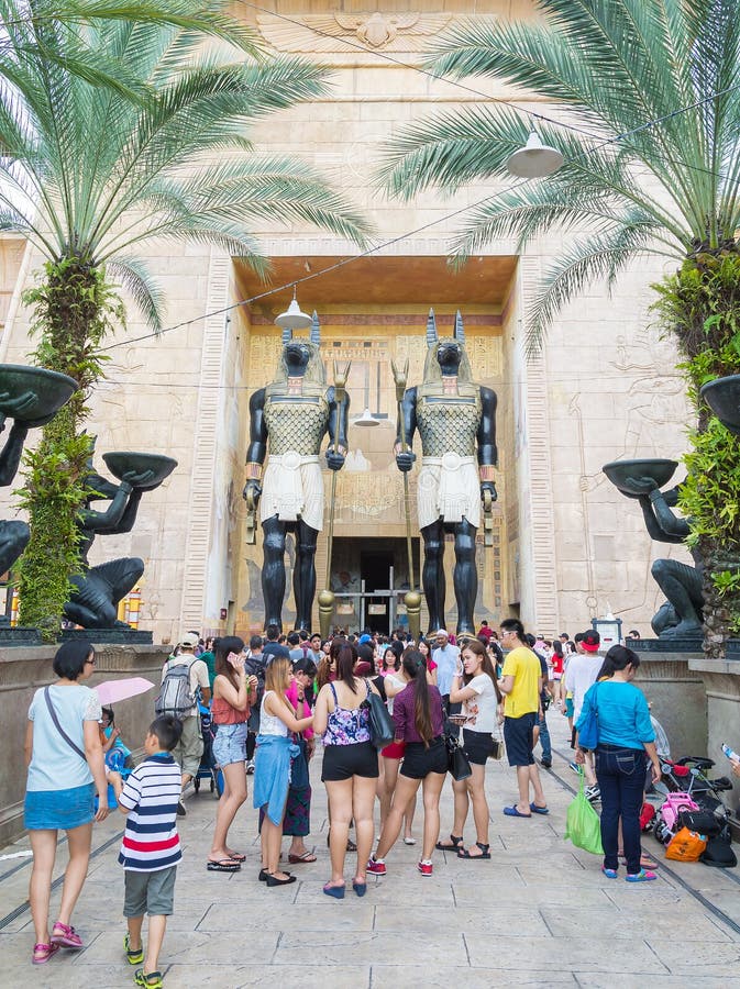 SINGAPORE - July 20 2015: Visitors Walking at the Ancient Egypt ...