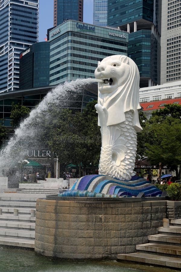 The Singapore Merlion Spitting Water Editorial Photo - Image of asian ...