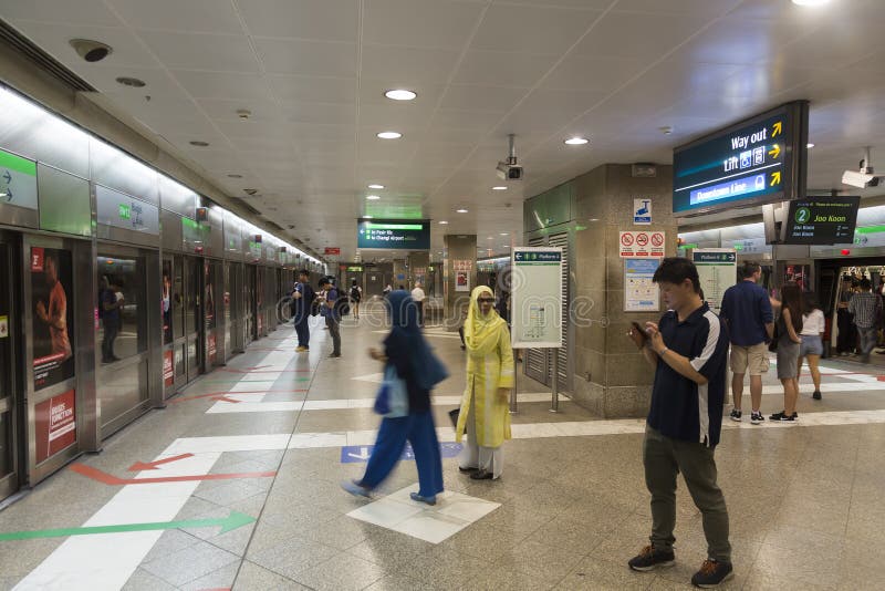 Singapore MRT editorial stock image. Image of cosmetiscs - 86633629