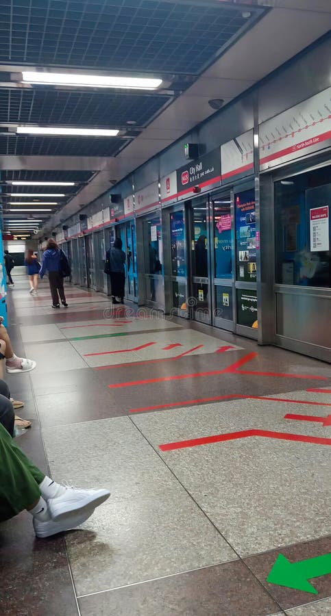 375 Singapore Mrt Platform Stock Photos - Free & Royalty-Free Stock ...