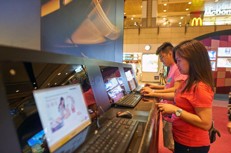 Changi Airport editorial stock image. Image of monitor - 121509554
