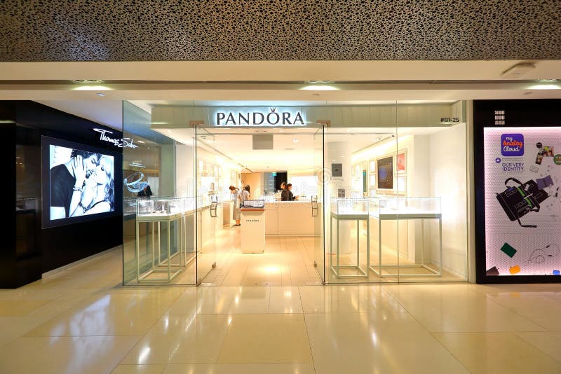 Singapore: Pandora editorial stock image. Image of wealth - 94316244