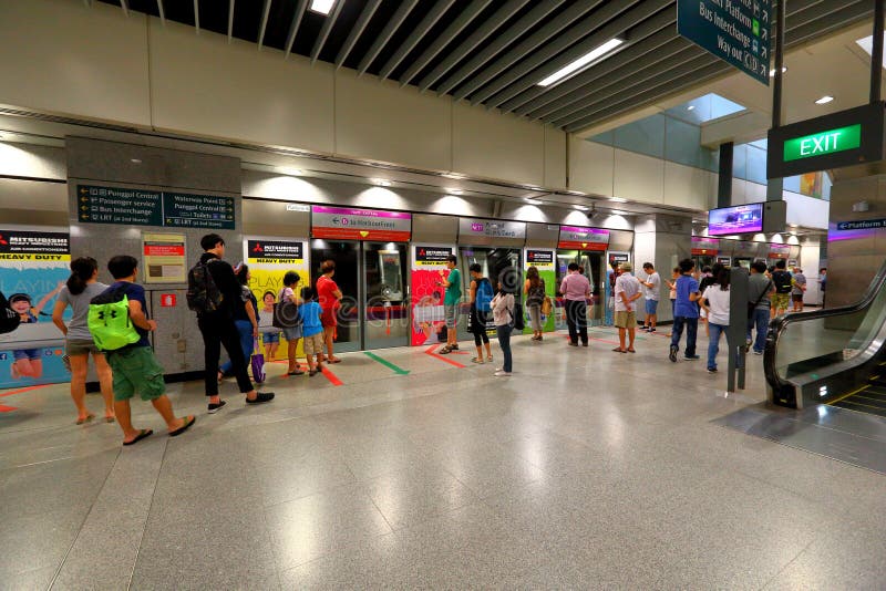 Singapore : Waiting To Board MRT Train Editorial Photography - Image of ...