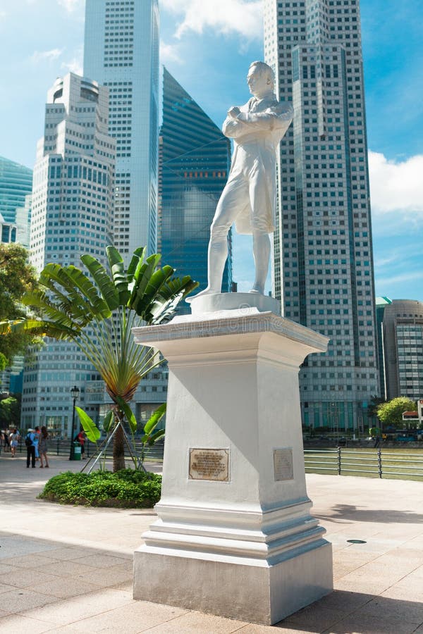 Singapur. Estatua De Sir Raffles Imagen de archivo - Imagen de ...