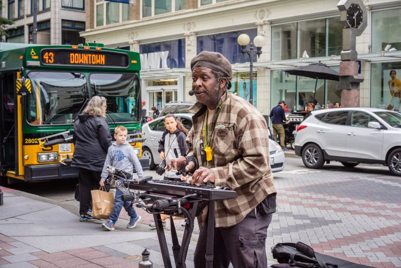 Singer and keyboard player editorial image. Image of creativity - 57055840