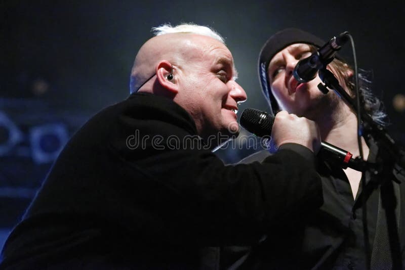 Singer Martin Engler editorial image. Image of mono, buehne - 28432385