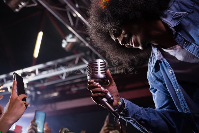 Singer performing on stage editorial photography. Image of live - 93233357