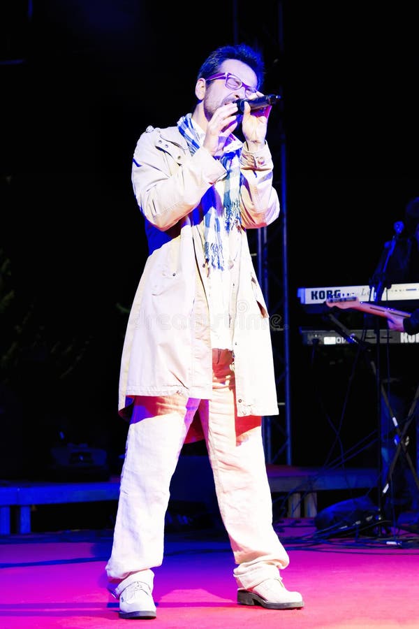 Singer performs live editorial stock image. Image of glasses - 20137264