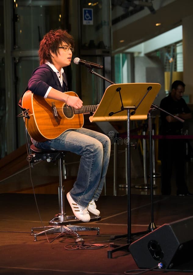 Singer-Song Writer Performing Editorial Photo - Image of theater, chair ...