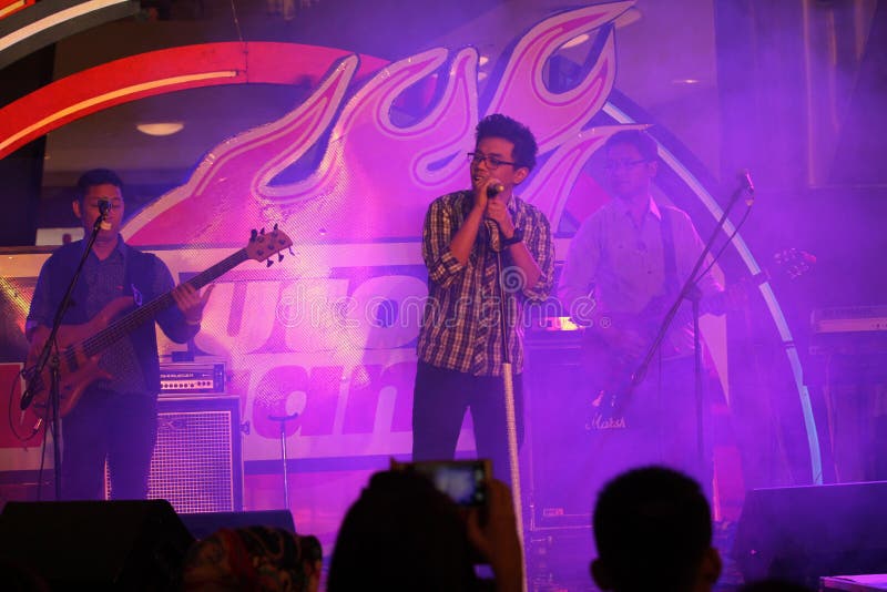 Singer editorial image. Image of central, singer, performing - 54505405