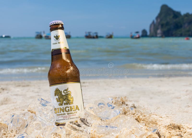 Singha-Bier auf dem Strand redaktionelles foto. Bild von gebühren ...