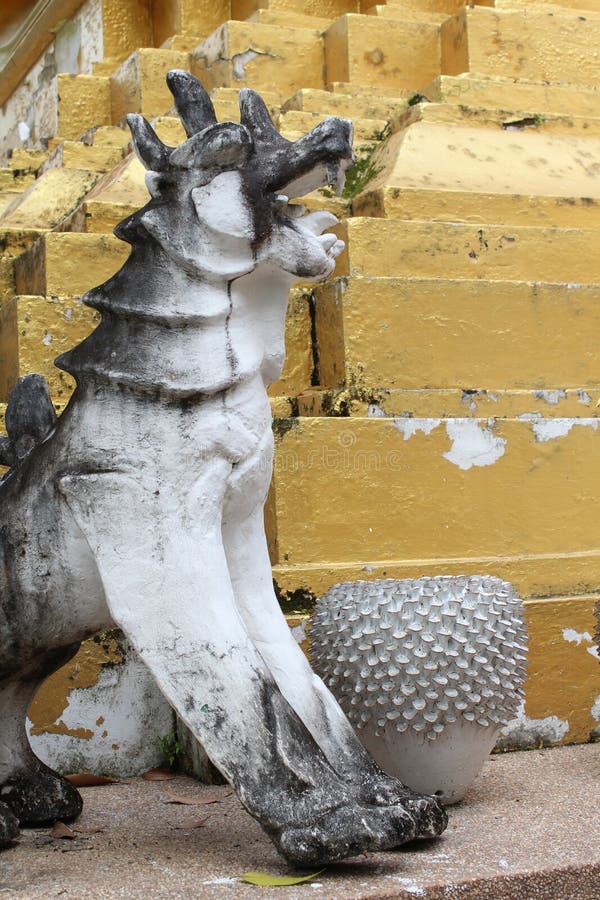 Singha statue stock image. Image of architecture, head - 32806987