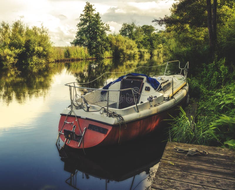 Single boat in a pond editorial photography. Image of river - 109729142