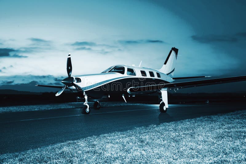 Single Engine Piston Aircraft Stock Photo - Image of airport, opposed ...