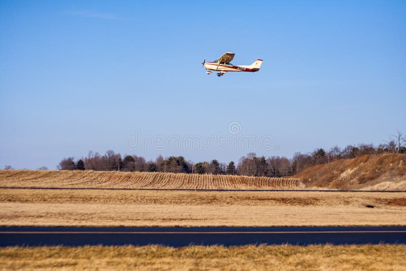 Single Engine Propeller Plane Flying Over Runway in Autumn Editorial ...