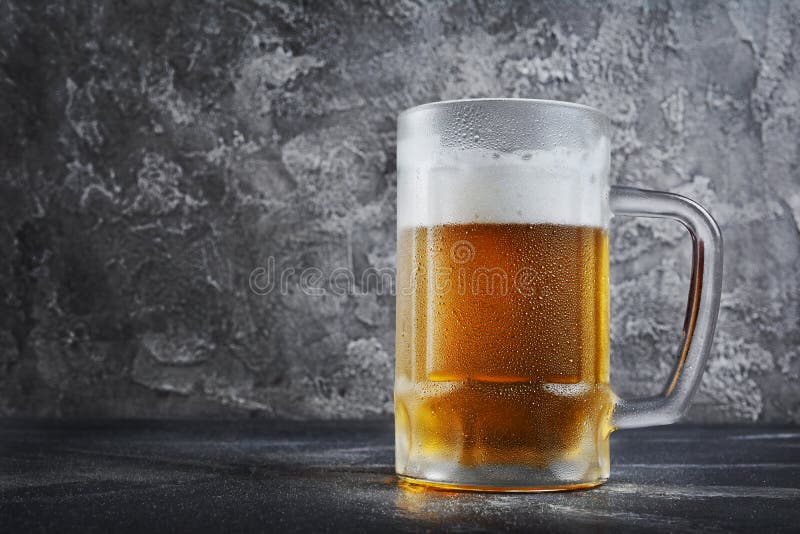 Single Glass Mug of Cold Beer with Foam Stock Image - Image of froth ...