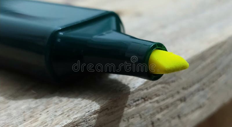 Single Highlighter or Marker on Table Stock Image - Image of draw ...