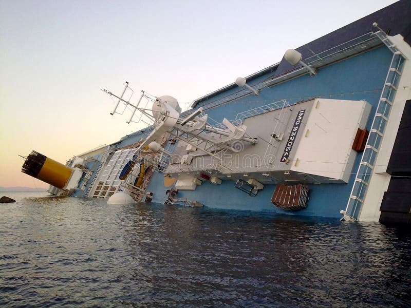 Sinking Cruise Ship Costa Concordia Editorial Image - Image of ...